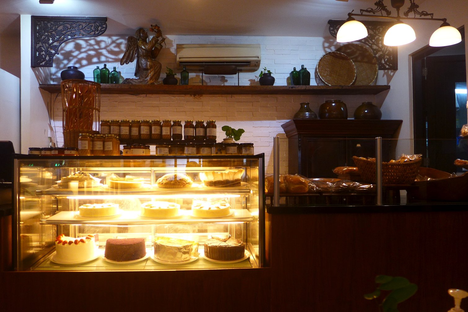 QC Eats: Heny Sison Desserterie | eagerexplorer